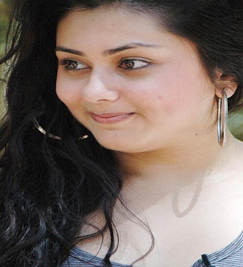 Wallpapersi18com Tamil Hit Actress Namitha New Expressions Photos